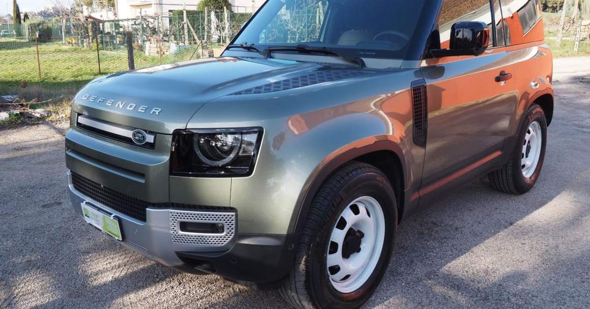 Land Rover Defender 90 3.0D 3 posti 200 CV AWD FINANZIABILE Usata ...